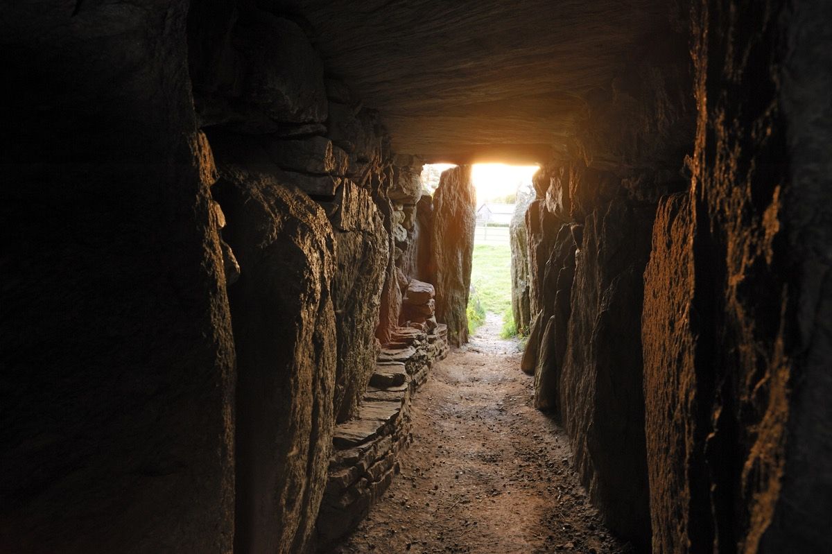 4,000-Year-Old Burial Revealed on Britain's 'Island of Druids' | Live ...