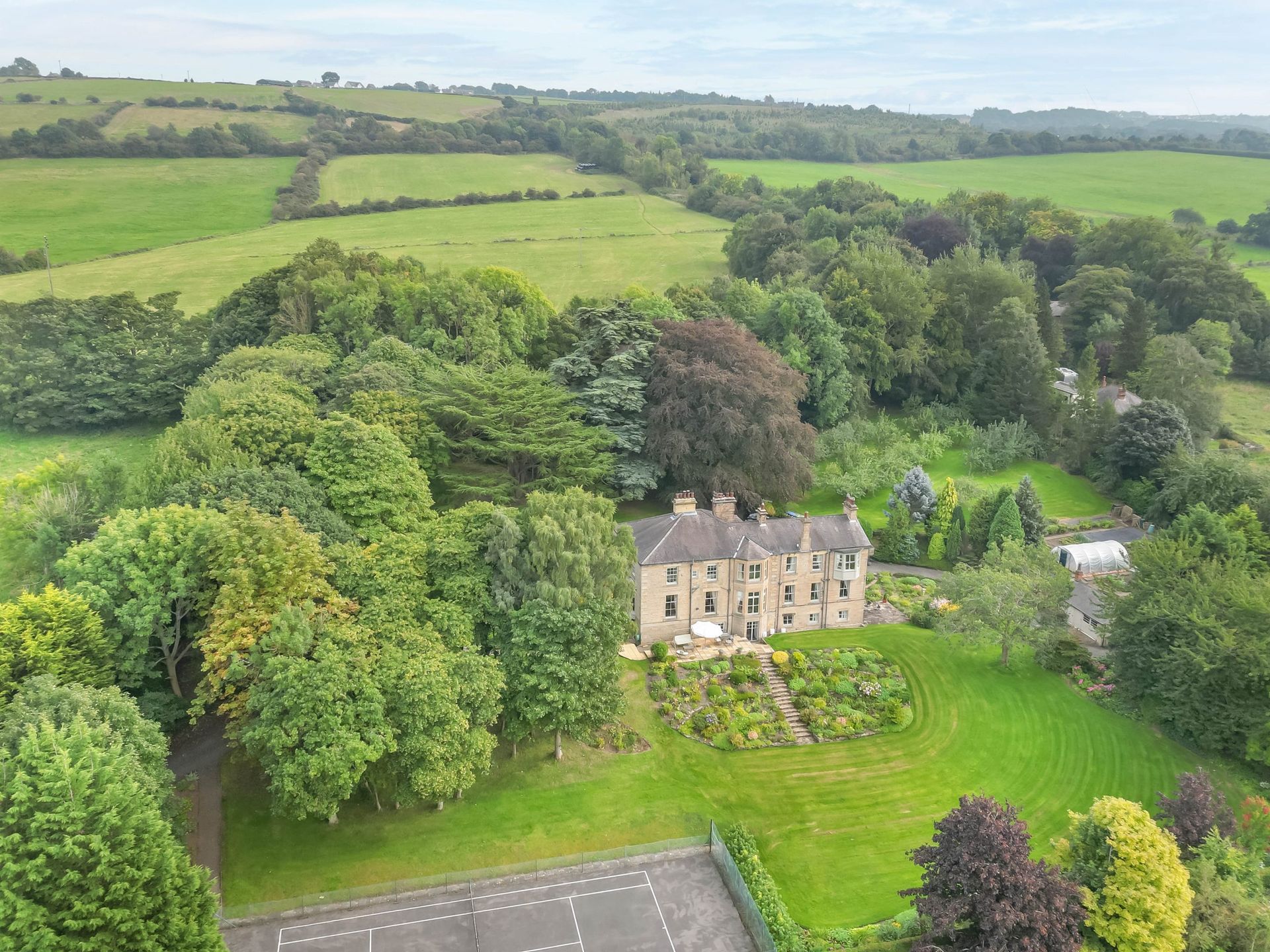 A classic Georgian country house that's perfectly secluded amid ...