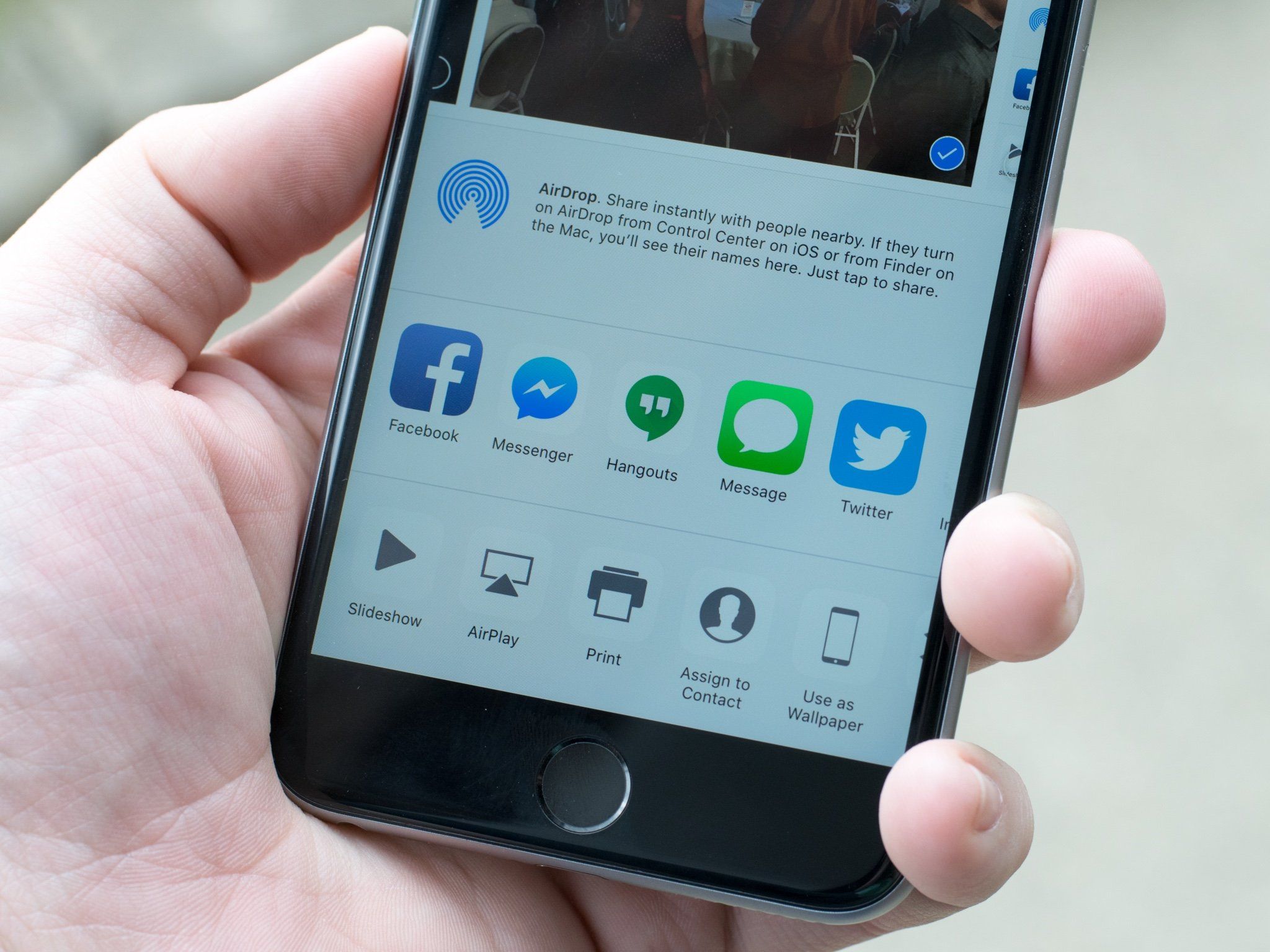 Sharing files to Google Hangouts on iPhone and iPad is now even easier ...