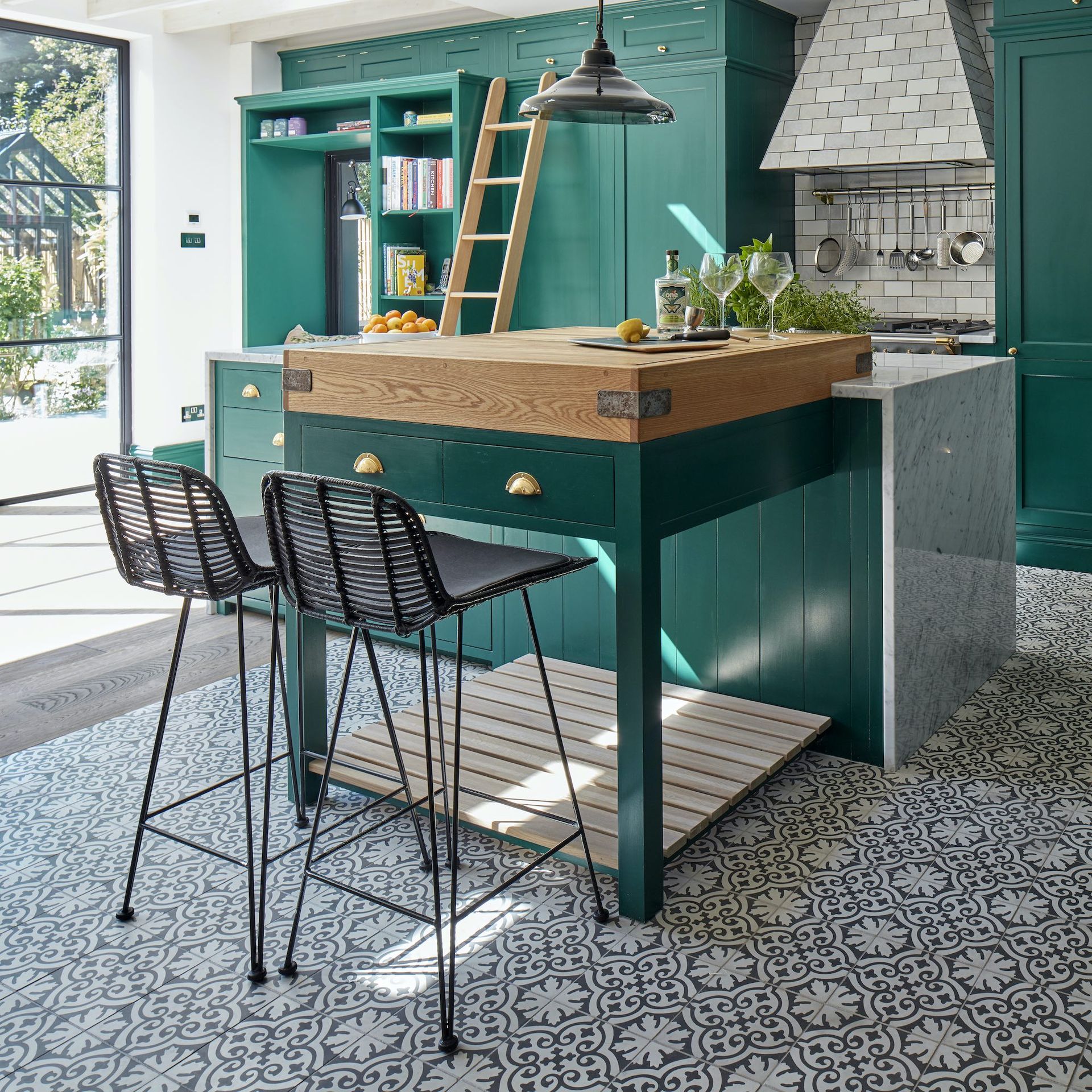 10 split-level kitchen island ideas that are pretty and practical ...