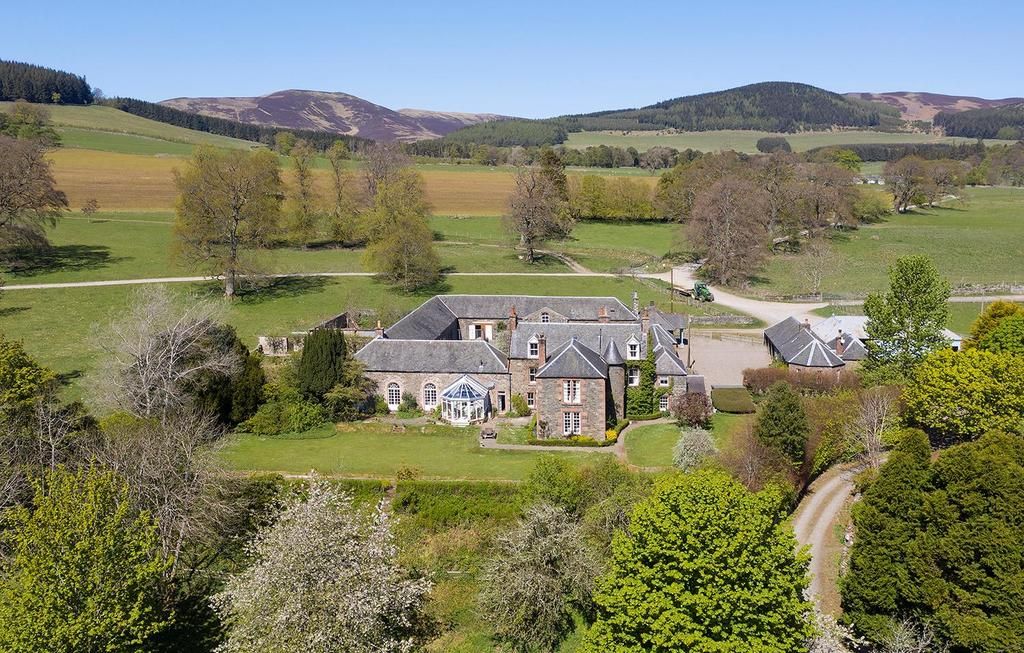 A Scottish estate scattered with lakes, woodlands, rivers and moors ...