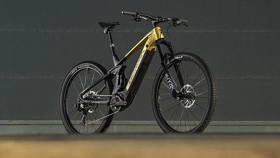 Berria Bikes announce a new carbon flagship e-MTB, the Mako Hybrid GT ...