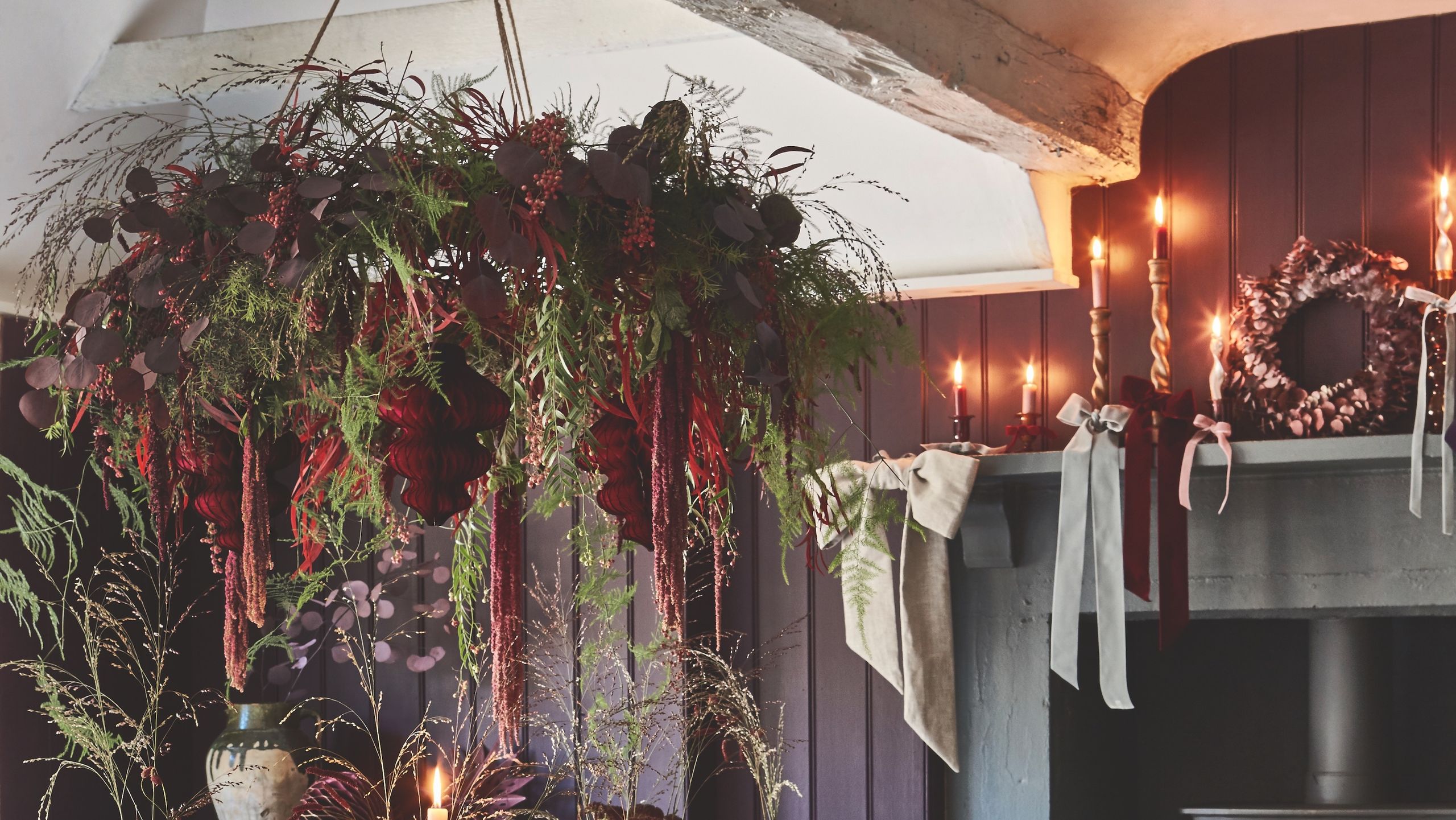How to make a mantle bow -tie up your festive mantlepiece | Ideal Home