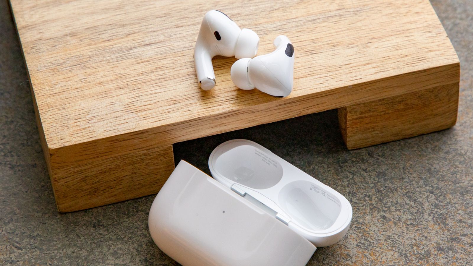 Apple AirPods Pro 2 Tipped To Get Lossless Audio Support And A Case You apple-airpods-pro-2-tipped-to-get-lossless-audio-support-and-a-case-you