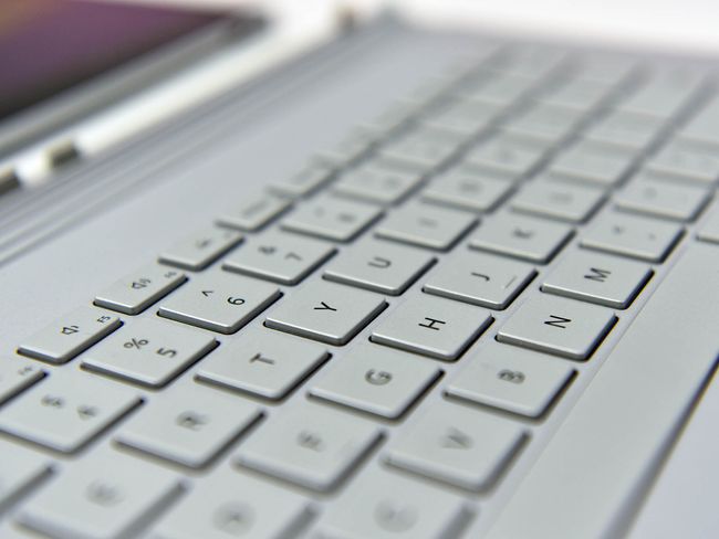 12 days of tech tips: Use Windows 10 virtual desktops to stay organized ...