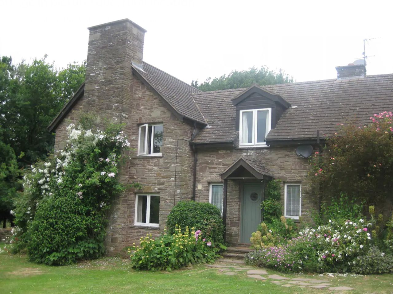 Airbnb country cottages: 6 cosy weekend getaways | Real Homes