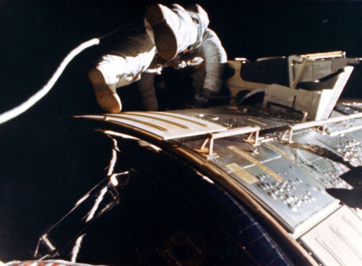 Apollo Astronaut Al Worden Who Orbited The Moon Dies At 88 Space