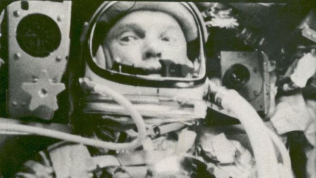 John Glenn: 1st American to Orbit Earth, Oldest Man in Space | Space