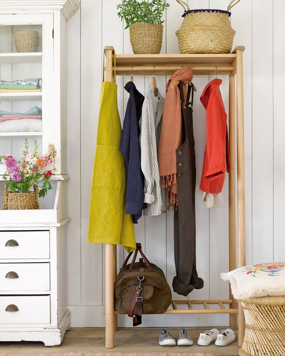 Hallway Storage Ideas: ways to create a practical and tidy entranceway ...