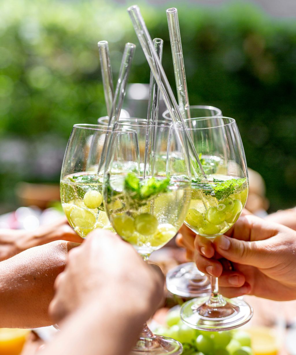 How to clean straws: 4 tips to keep a drinking straw free from germs ...