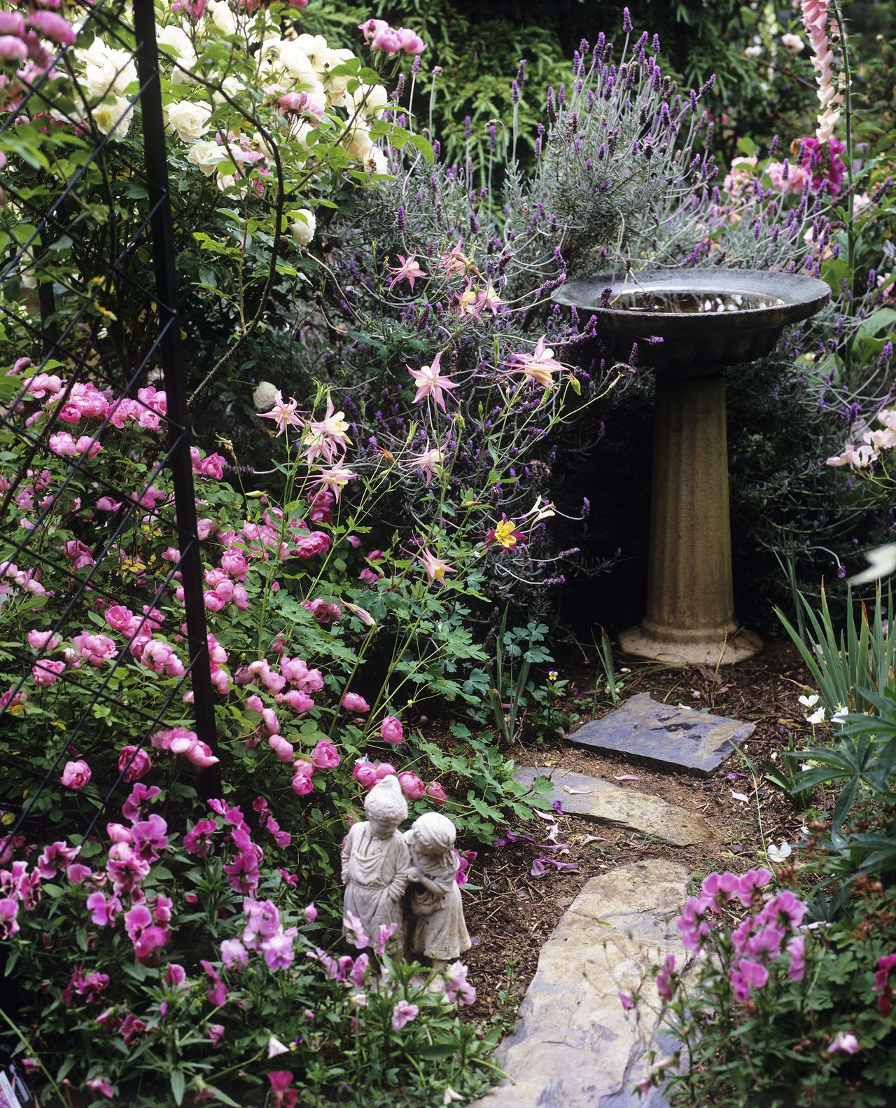 Cottage gardens: how to plan yours and 14 cottage garden ideas | Real Homes