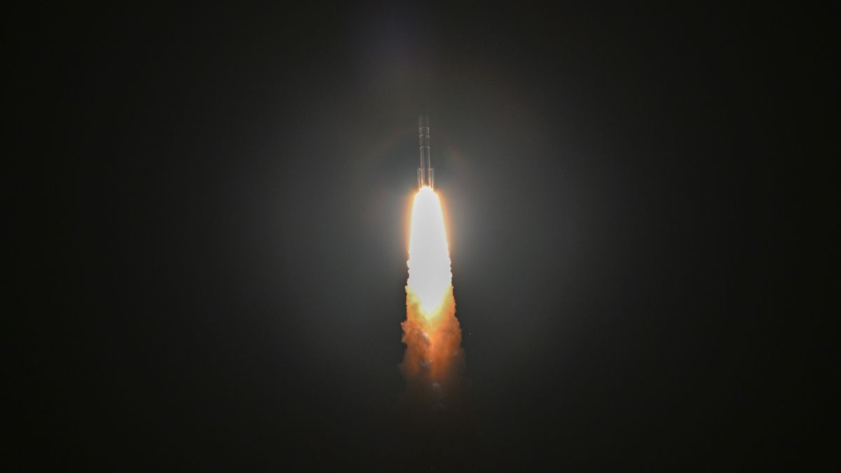 See amazing photos of ULA's 1st Vulcan Centaur rocket launch | Space