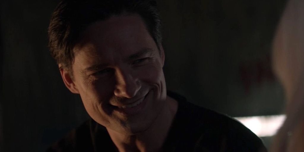 Batwoman Revealed The Arrowverse’s First Look At Bruce Wayne, Sort Of ...