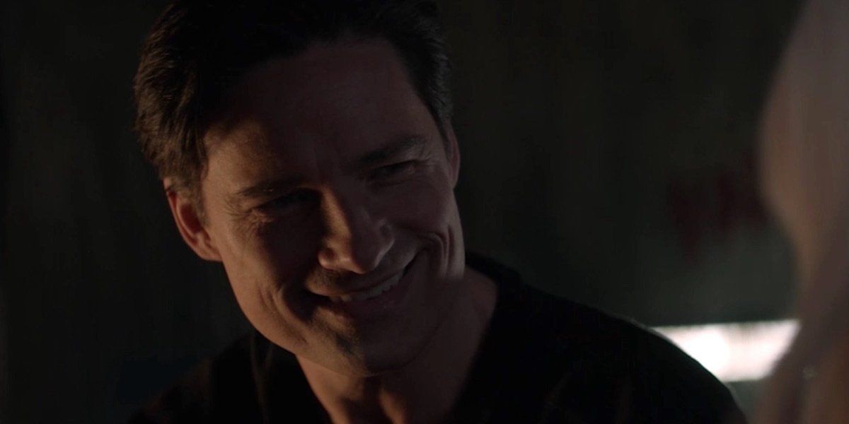 Batwoman Revealed The Arrowverse’s First Look At Bruce Wayne, Sort Of ...