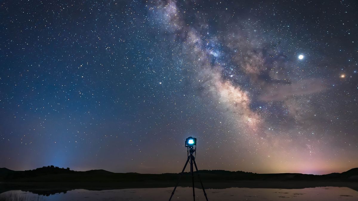 DSLR Vs Mirrorless cameras for Astrophotography | Space