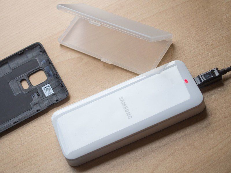 The Samsung Galaxy Note 4 official extra battery kit | Android Central
