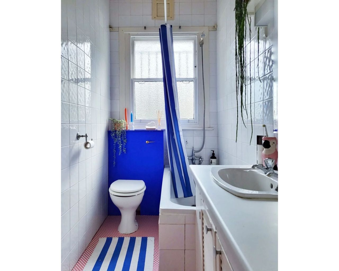 8 of the best small bathroom shower curtain ideas | Real Homes