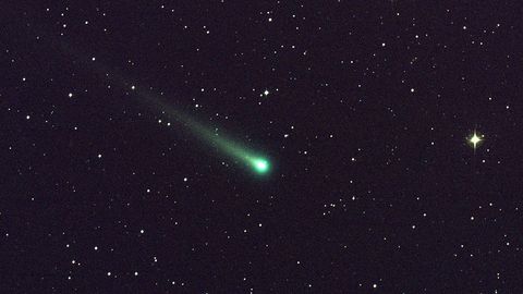 How to watch the rare green comet whiz past Earth tonight | Live Science
