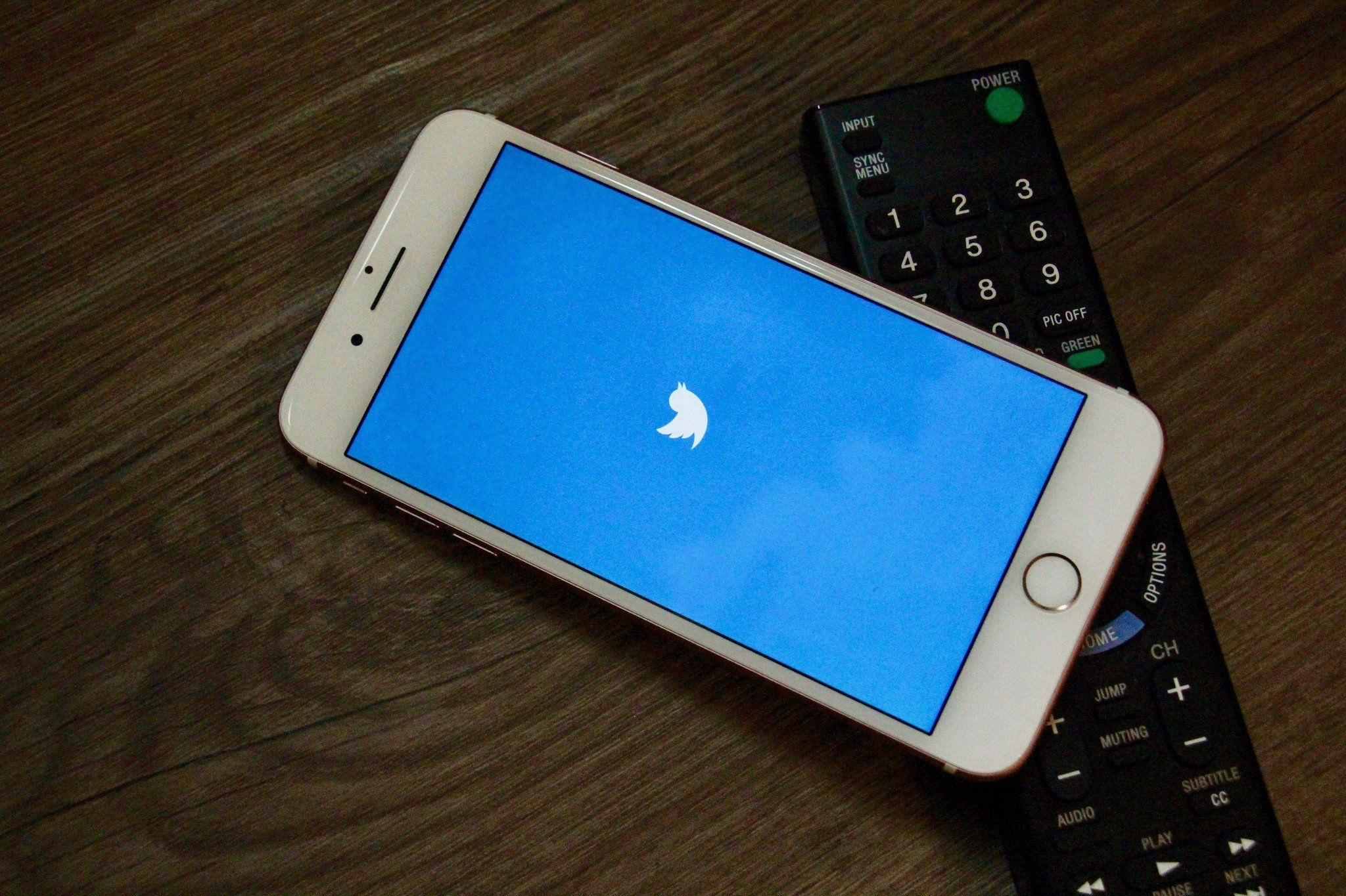 Twitter now lets you create your own GIFs using your iPhone's camera ...