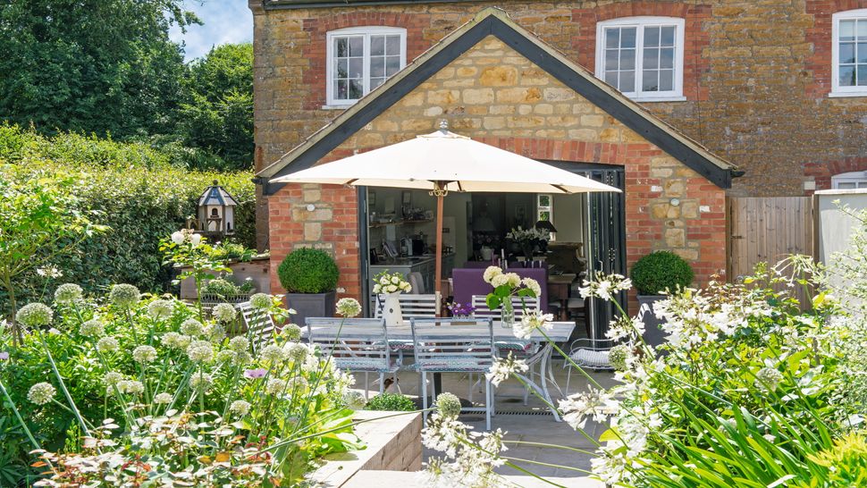 Patio Planting Ideas: 15 Ways to Spruce Up Your Outdoor Area | Homebuilding