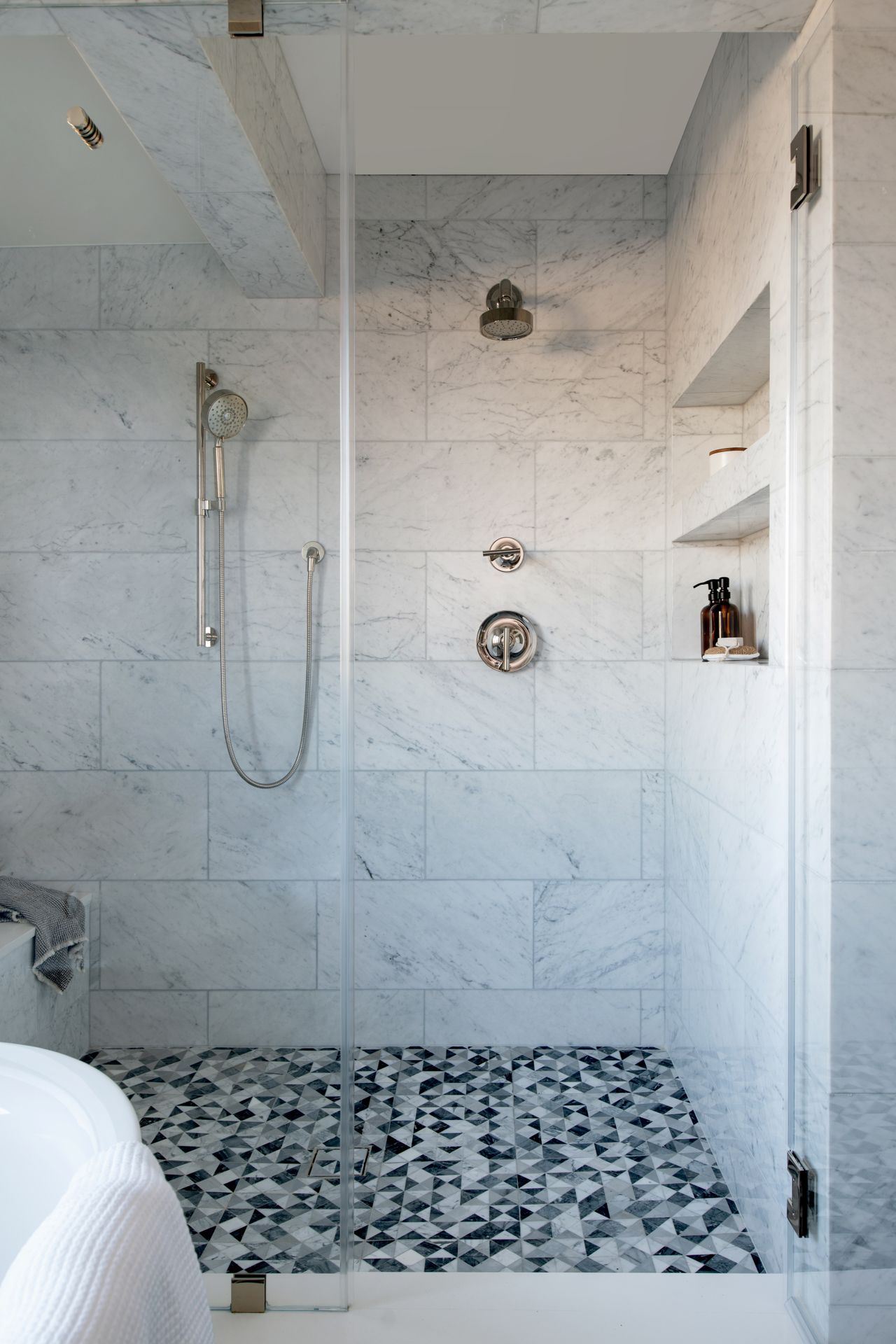 7 Shower Trends Setting the Tone for Creative Bathrooms | Livingetc