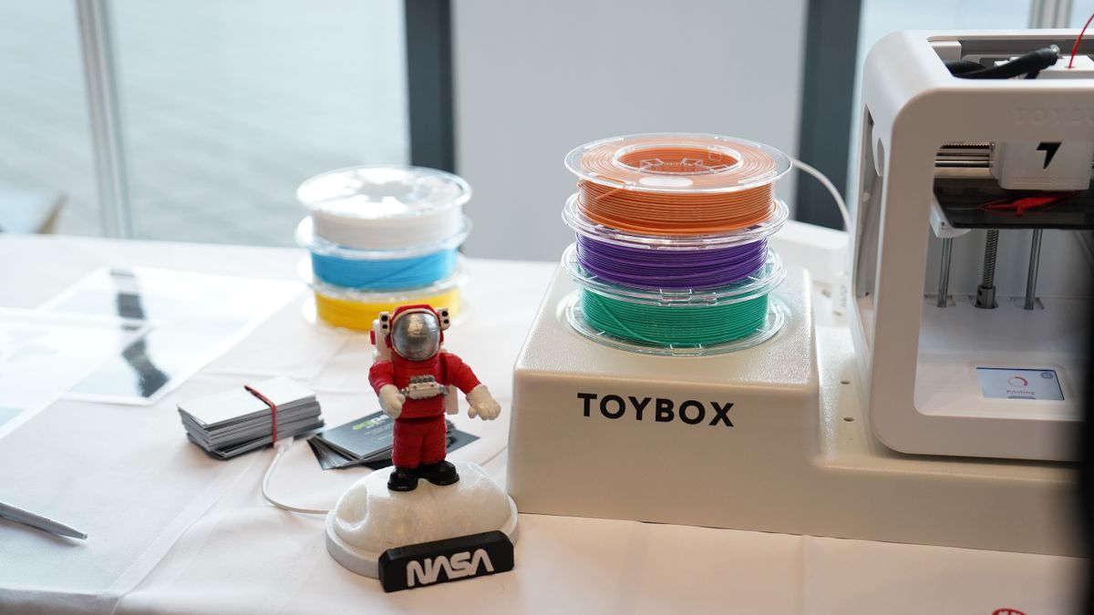 ToyBox is the world's-first 3D printer with one click printing ...