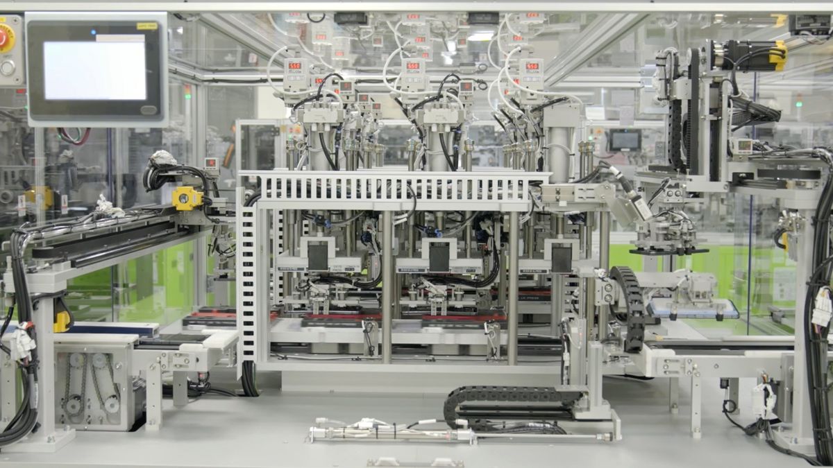 I saw how Samsung builds its Samsung Galaxy S23 Ultra and it blew me ...