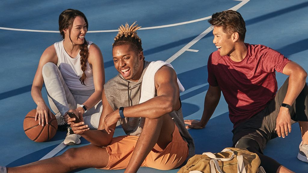 The new Fitbit Charge 5 crams all Fitbit's best features into one tiny ...