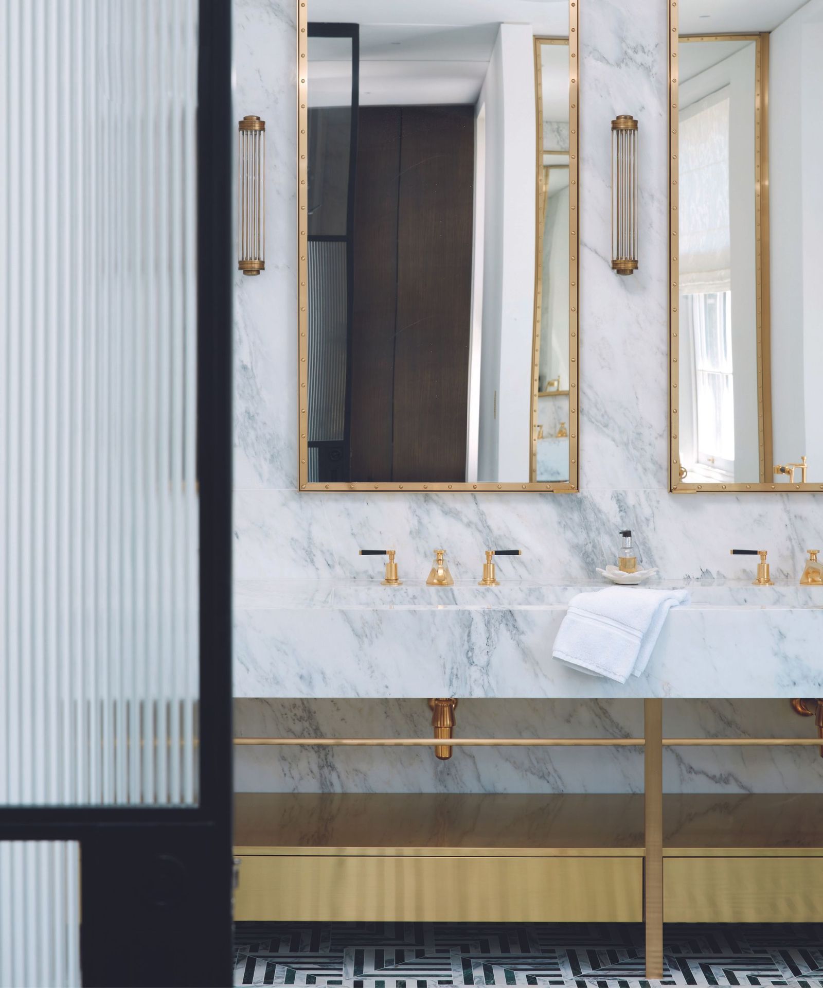 Bathroom countertop materials: the differences explained | Homes and ...