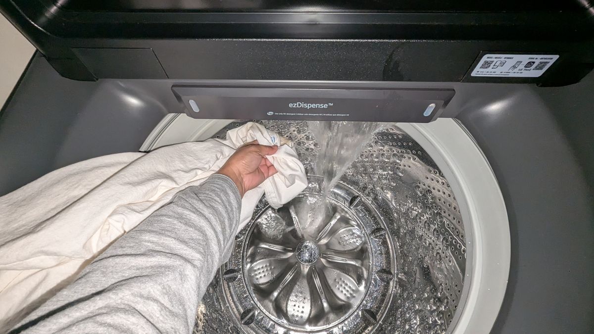 LG WT8600CB 5.5 Cu. Ft. Smart Top Load Washer review | Top Ten Reviews