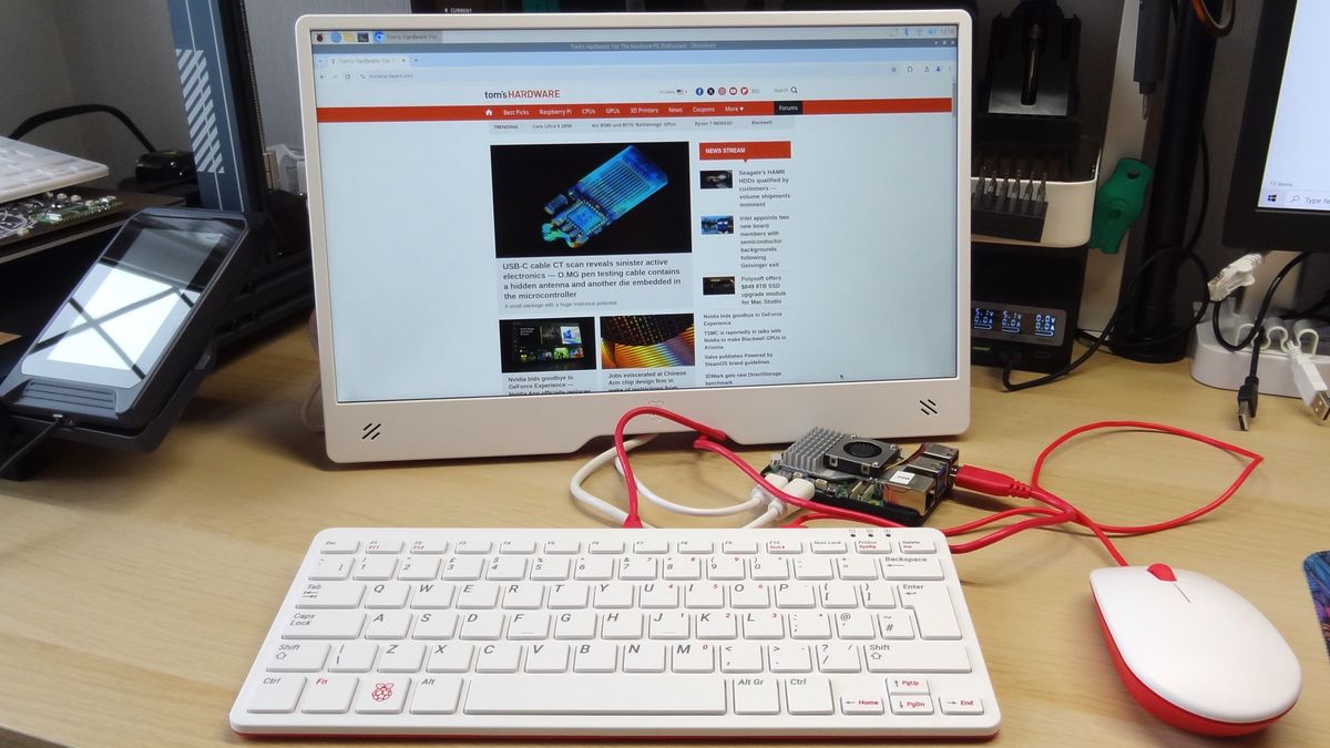 Raspberry Pi Monitor Review (Updated): Well-built portable monitor that ...