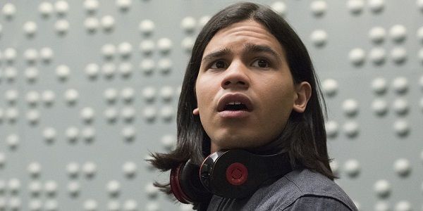 The Flash: How Cisco's Earth 2 Trip Will Make Him More Powerful ...
