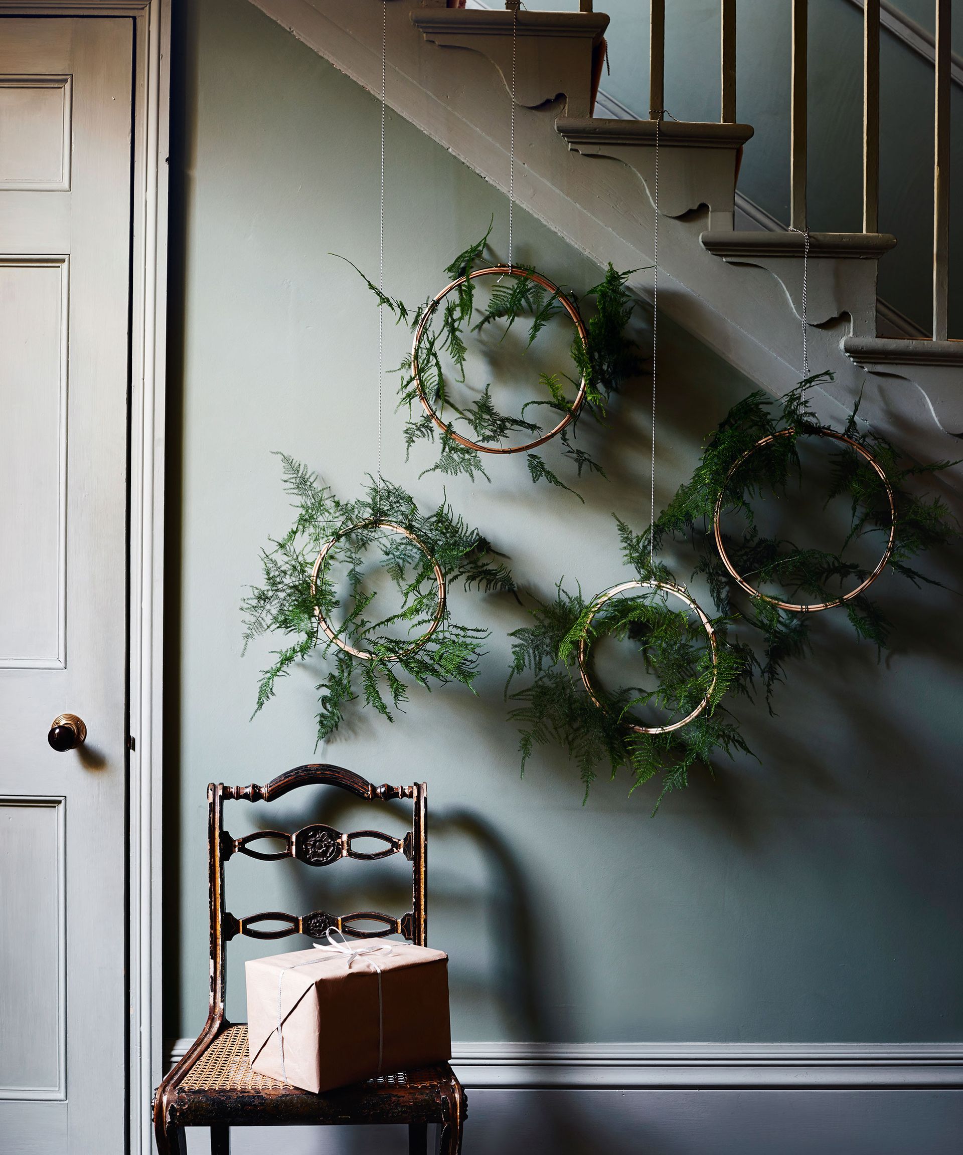 How to make a wall display with wreaths: expert tips | Homes and Gardens