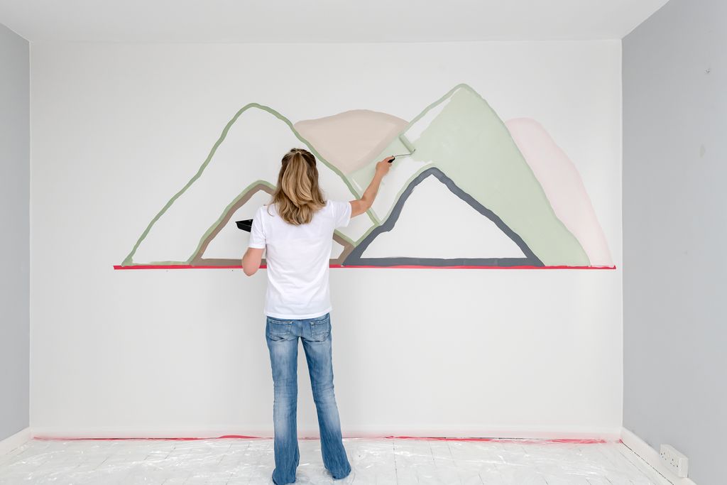 This simple wall mural idea is the perfect project for the weekend ...