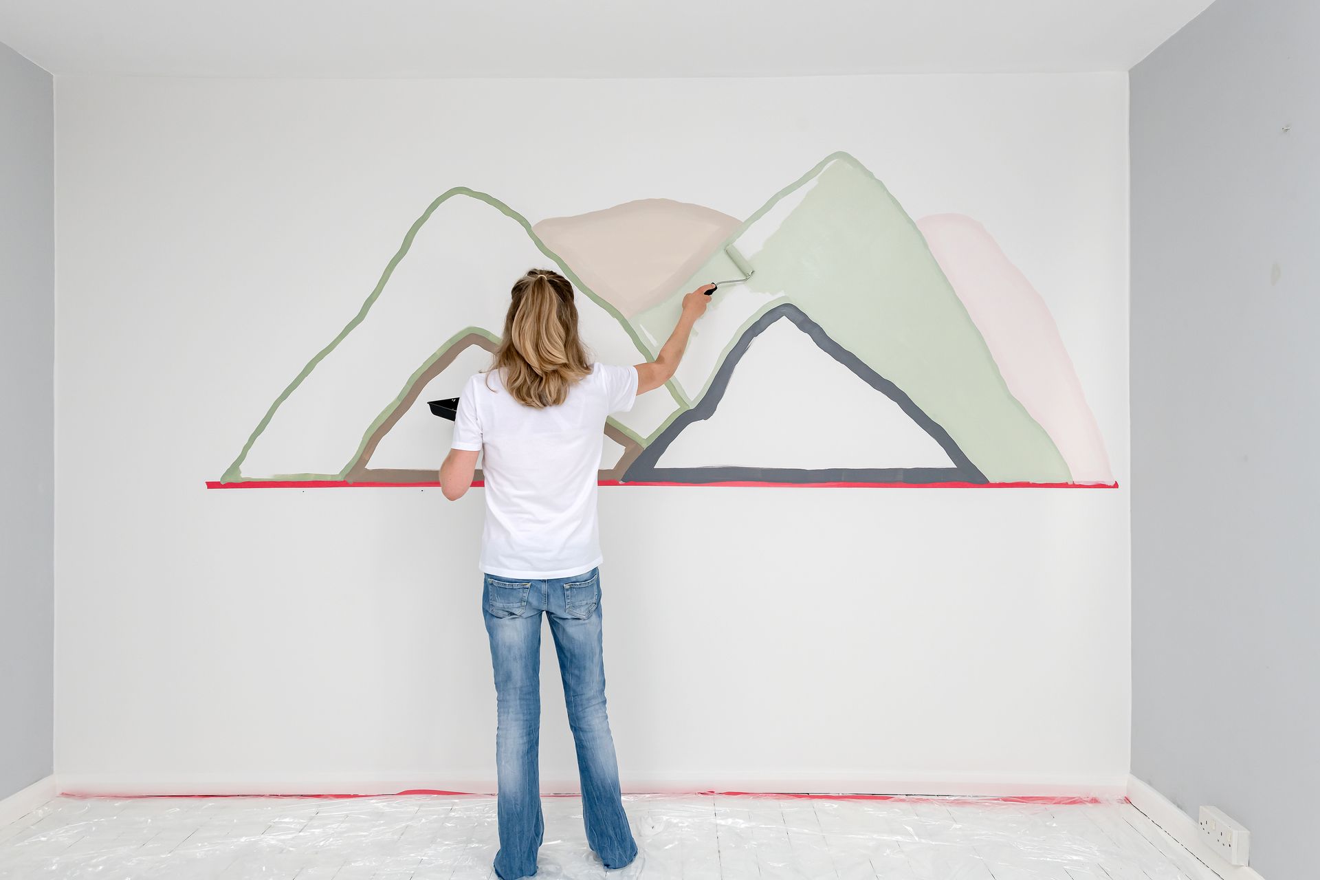 This simple wall mural idea is the perfect project for the weekend ...