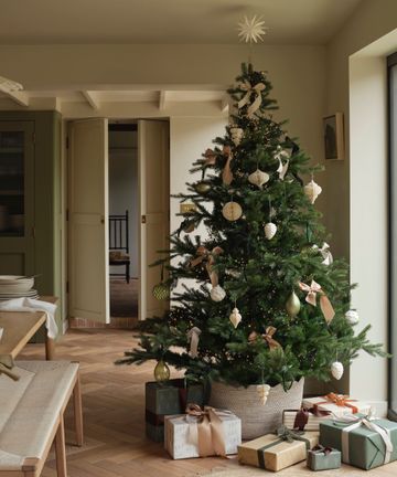 How to make the base of your Christmas tree look nice | Homes and Gardens