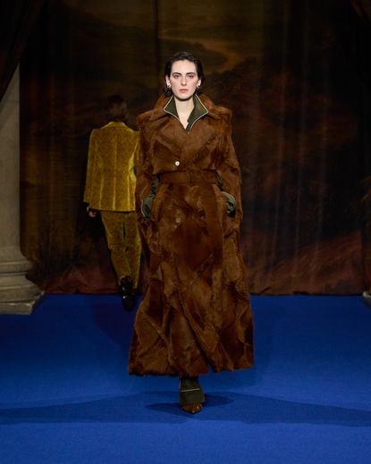 OTK Boots, Velvet, and A-Listers Galore: Burberry Winter 2025 | Who ...