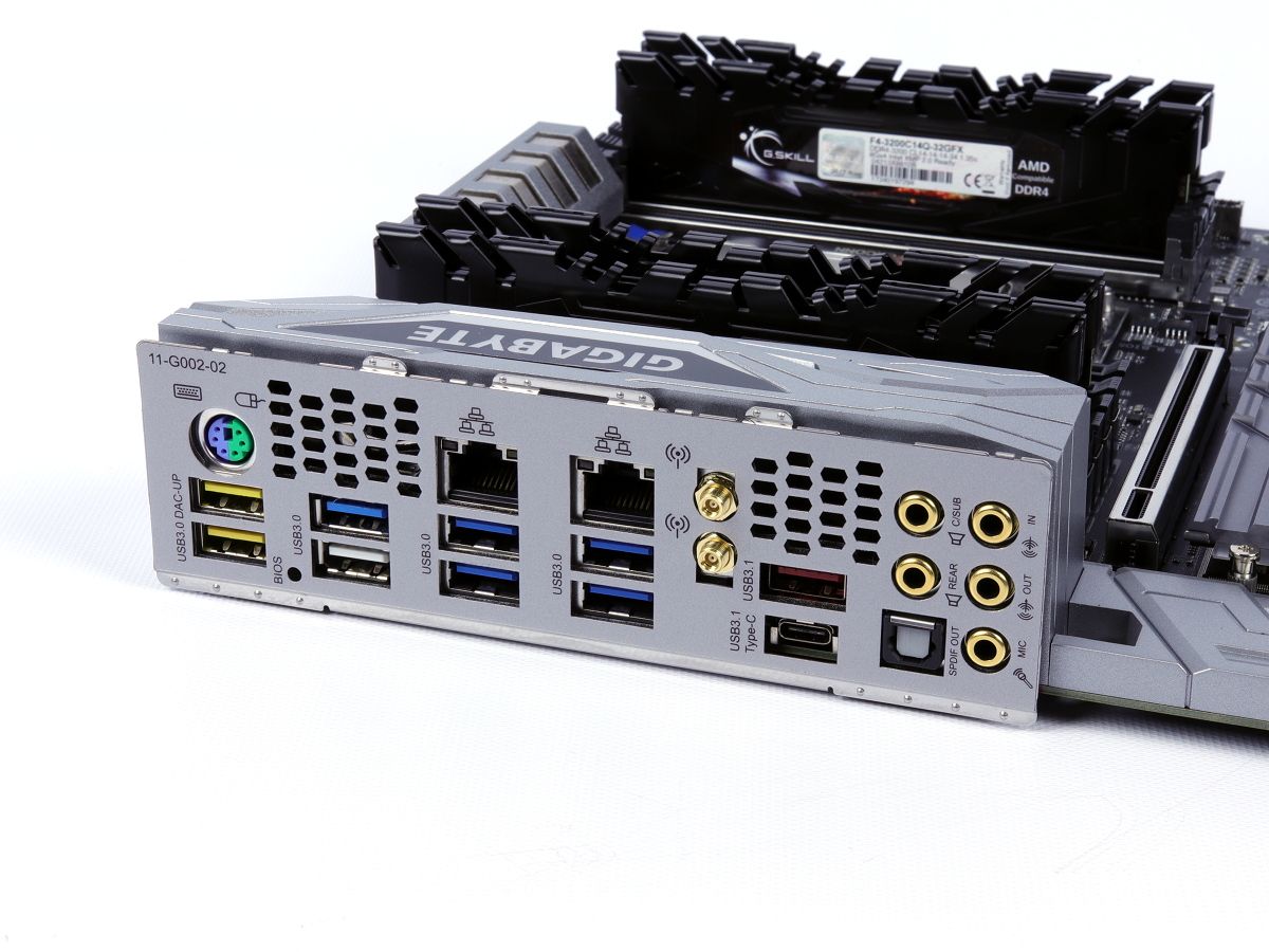 Gigabyte X399 Designare EX Motherboard Review - Tom's Hardware | Tom's ...