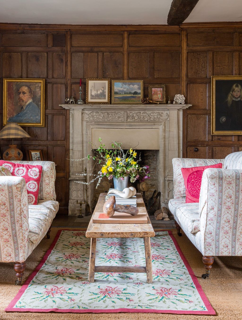 Decorating with books: 13 stylish ways to display books | Homes and Gardens