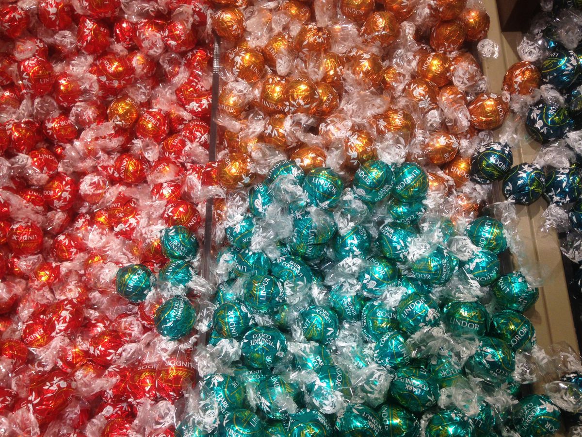 B&M is selling Lindt White Chocolate Snowdrops and we are drooling ...
