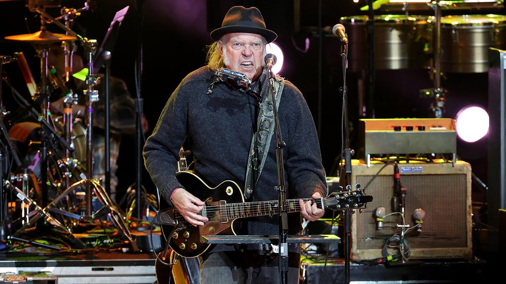 “If you’re a fascist, get a Tesla”: Neil Young debuts new song that ...