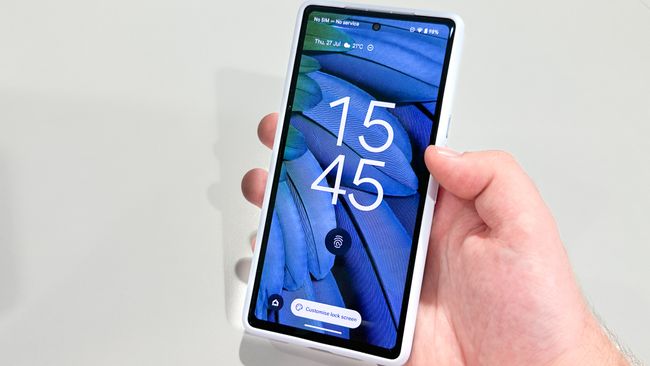 How To Customize Your Lock Screen In Android 14 Toms Guide