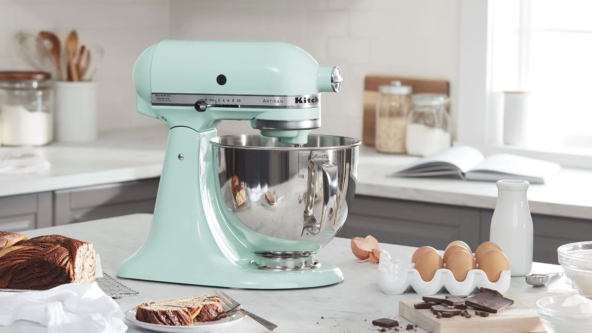 There are lots of reasons to buy this KitchenAid stand mixer, but its ...