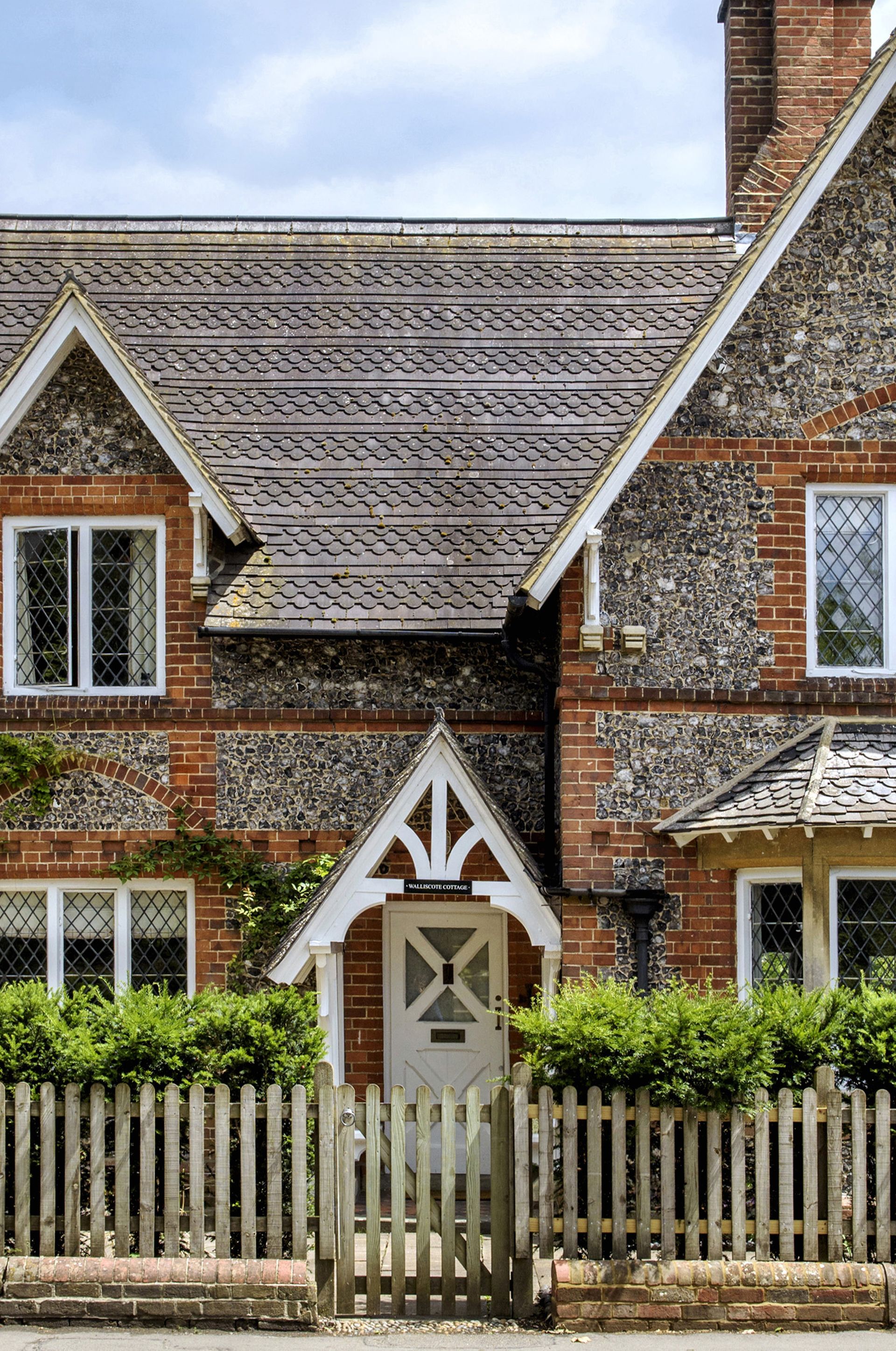 Cottage front door ideas: 10 ways to create a warm welcome | Homes and ...