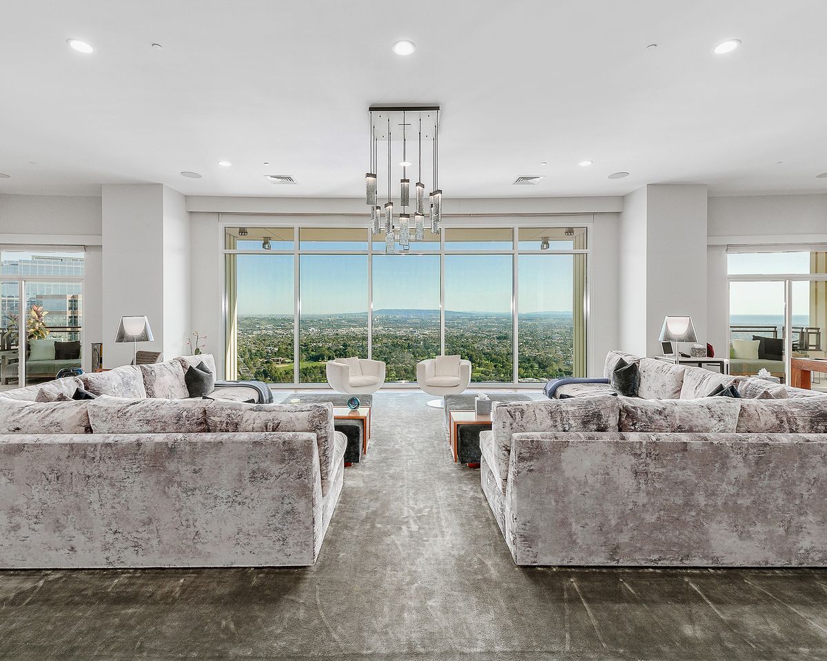 Tour Friends star Matthew Perry's 'mansion in the sky' – it is the most ...