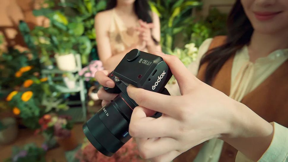 The compact camera trend is coming for flash. The new Godox iT30 Pro ...