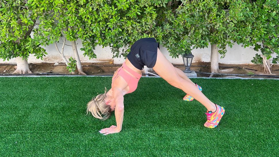 Sculpt stronger shoulders without weights using this one bodyweight ...