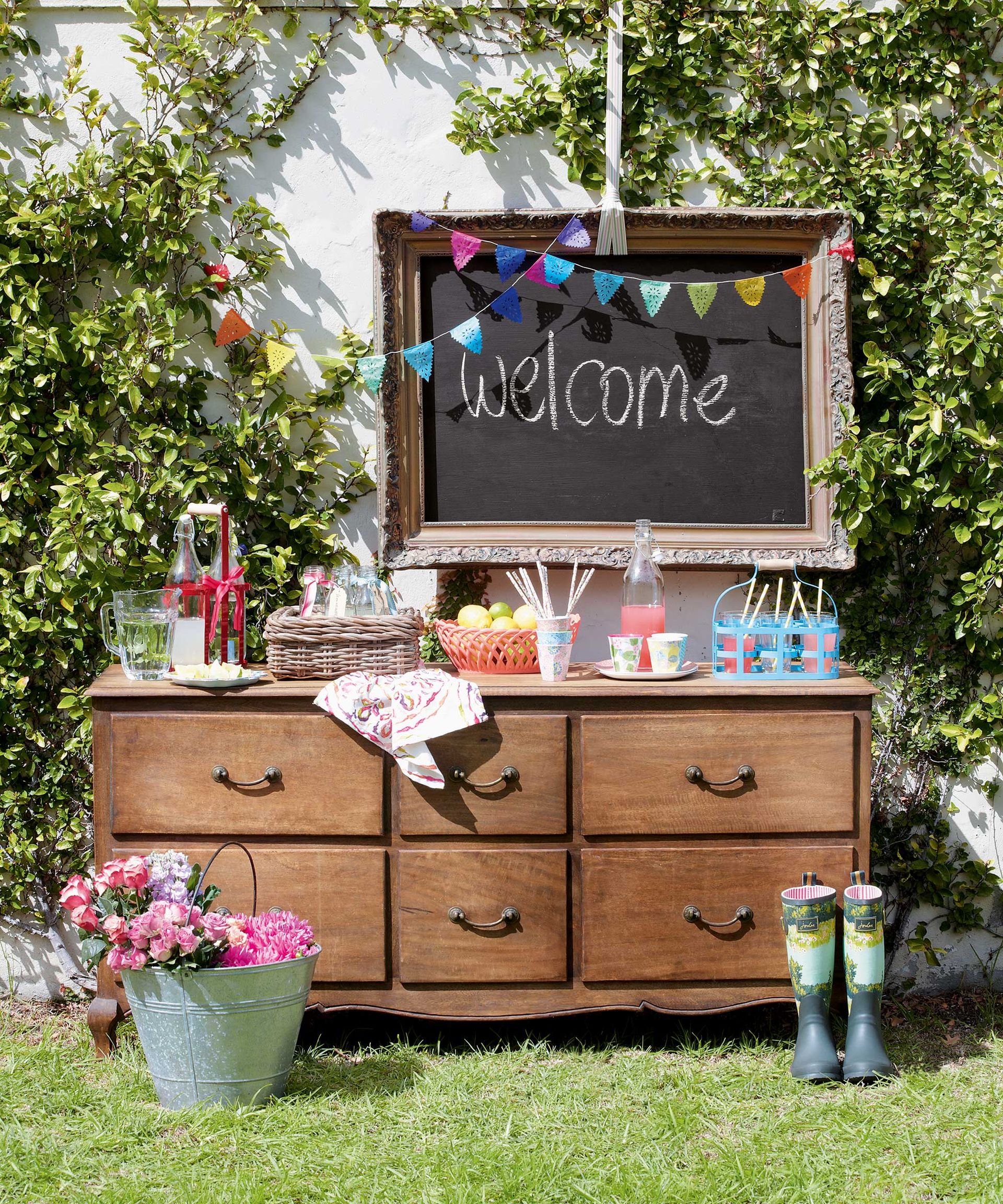 Drink station ideas for outdoor parties: 11 chic setups | Gardeningetc