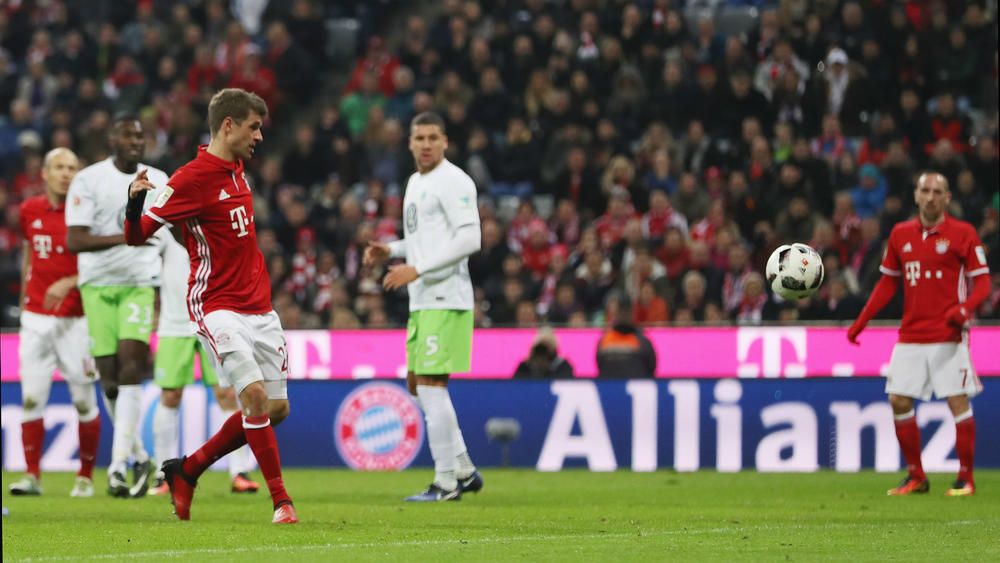 Bayern Munich 5 Wolfsburg 0: Muller breaks duck as hosts go top ...