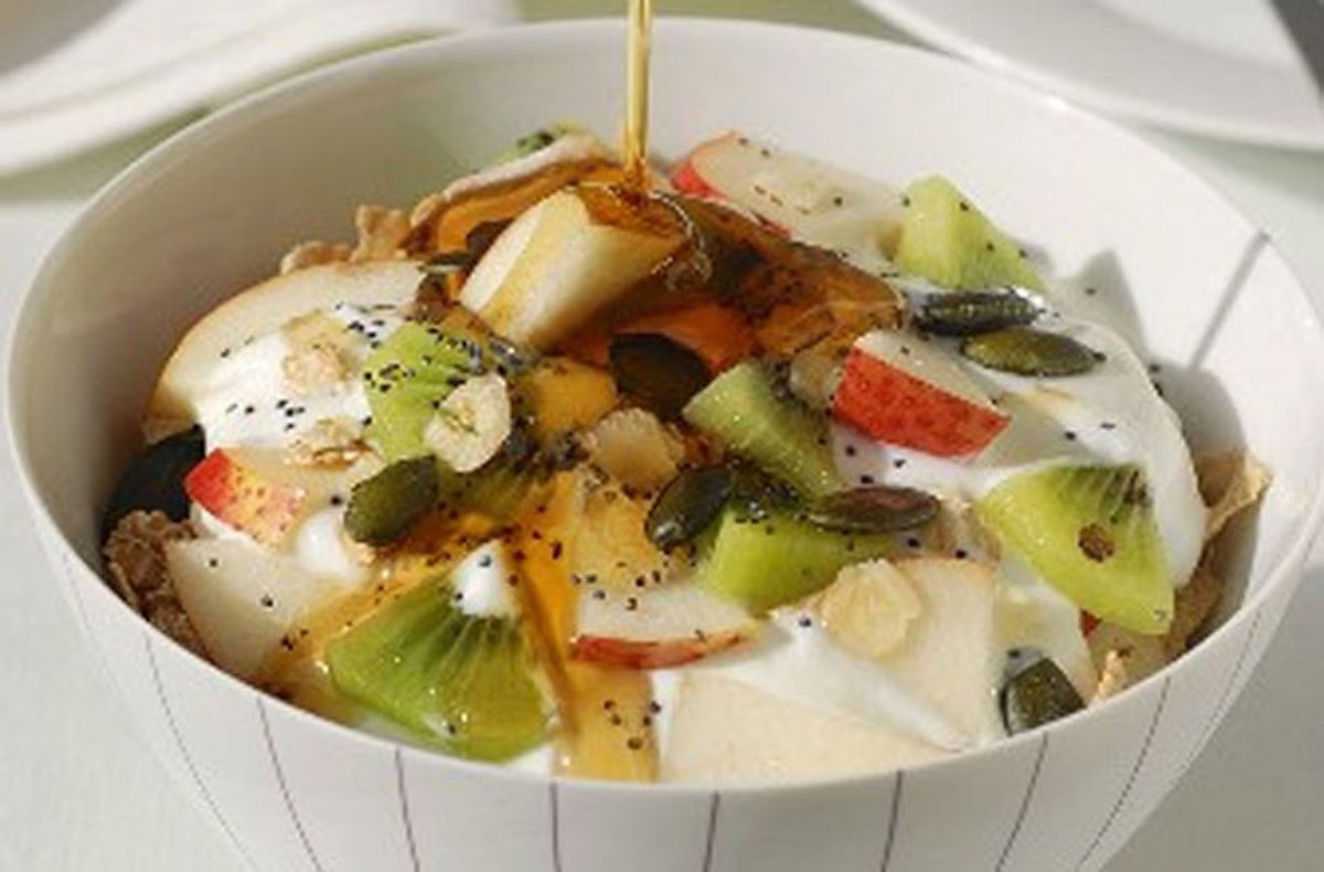 Bircher muesli with apple and kiwi fruit | Breakfast Recipes | GoodtoKnow